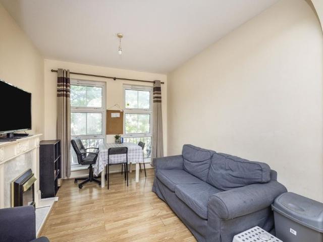 3 bedroom flat to rent