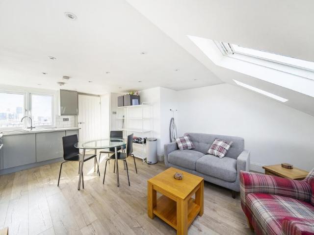 3 bedroom flat to rent