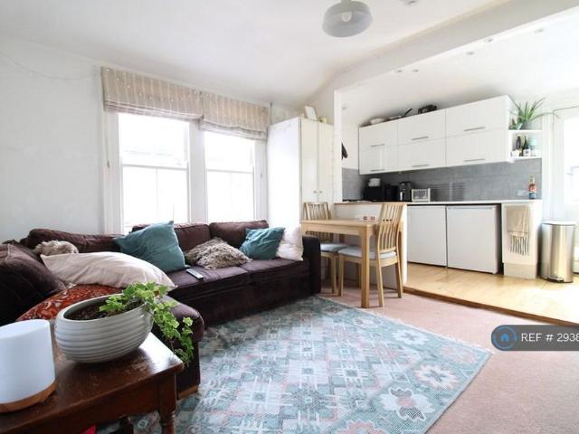 3 bedroom flat to rent