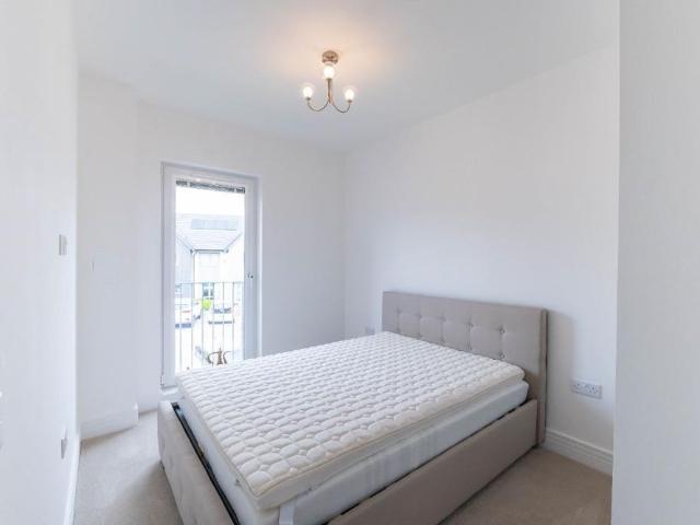 3 bedroom flat to rent