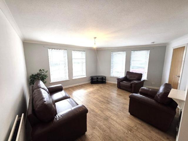 3 bedroom flat to rent