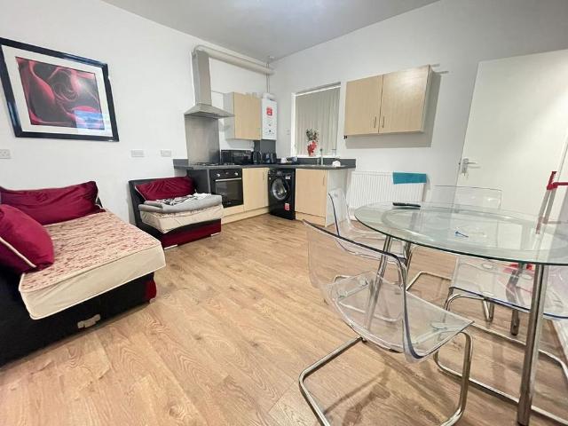 3 bedroom flat to rent