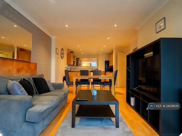 3 bedroom flat to rent
