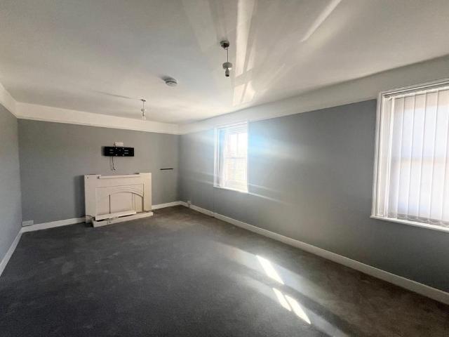 3 bedroom flat to rent