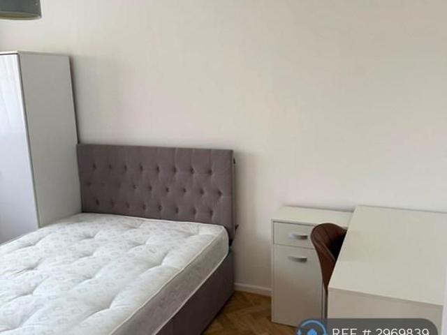 3 bedroom flat to rent