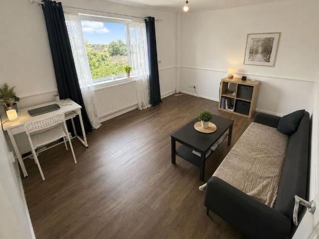 3 bedroom flat to rent