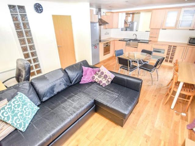 3 bedroom flat to rent