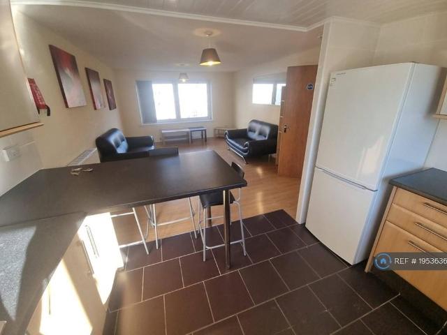3 bedroom flat to rent