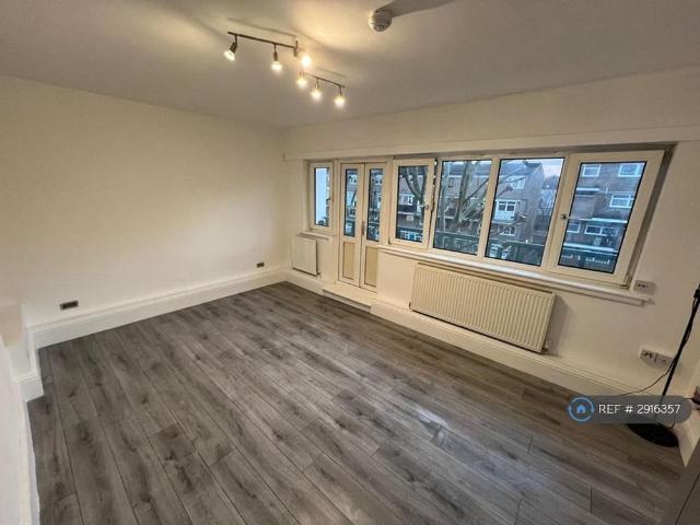 3 bedroom flat to rent