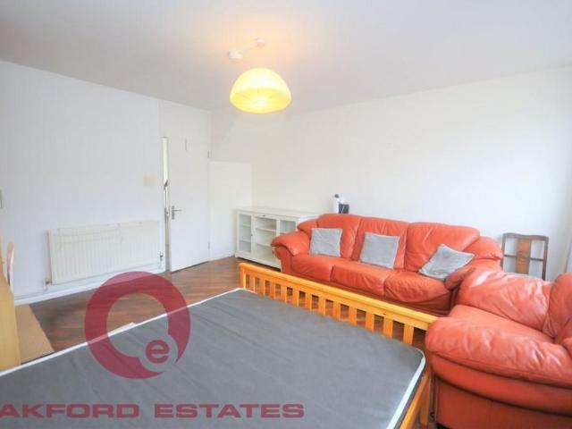 3 bedroom flat to rent