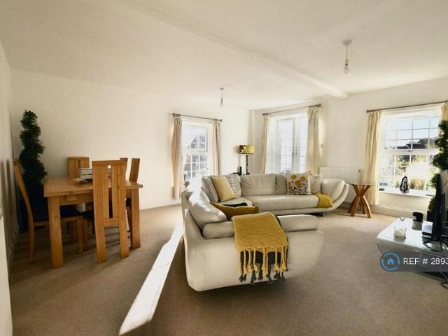 3 bedroom flat to rent
