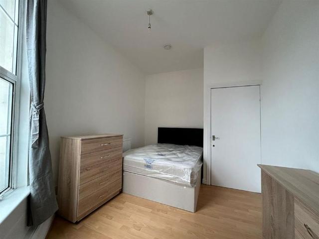 3 bedroom flat to rent