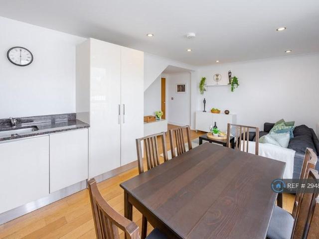 3 bedroom flat to rent