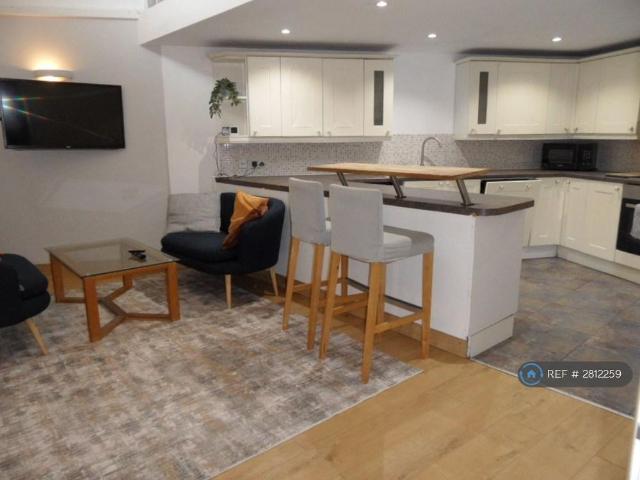 3 bedroom flat to rent
