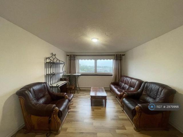 3 bedroom flat to rent