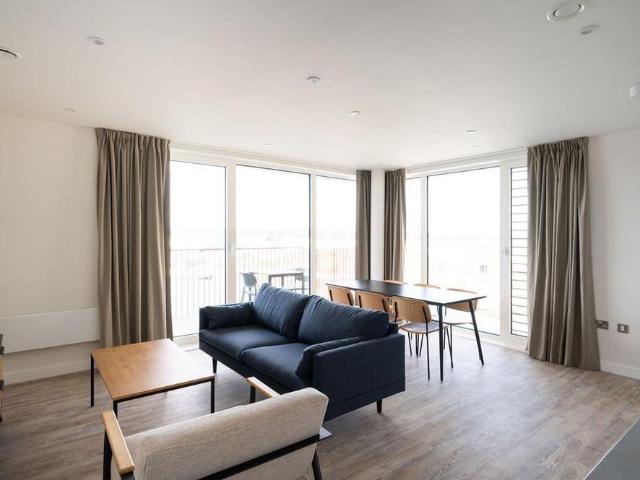3 bedroom flat to rent