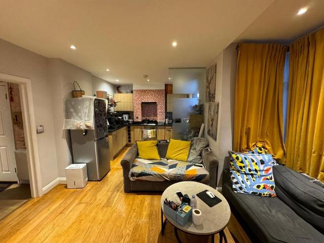 3 bedroom flat to rent