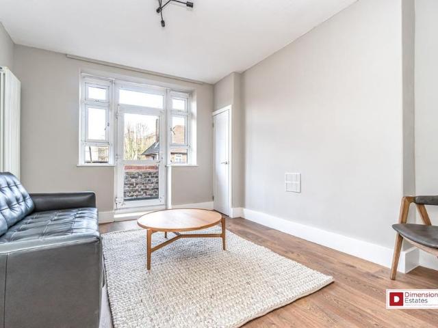 3 bedroom flat to rent