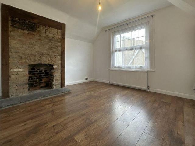 3 bedroom flat to rent