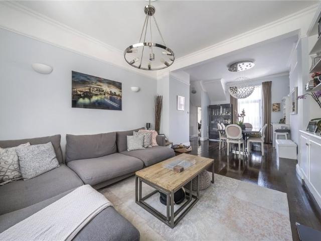 3 bedroom flat to rent