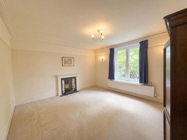 3 bedroom flat to rent