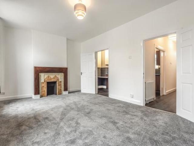 3 bedroom flat to rent