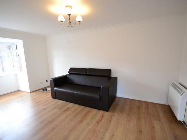 3 bedroom flat to rent
