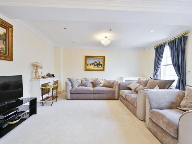 3 bedroom flat to rent