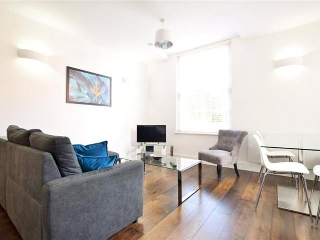 3 bedroom flat to rent
