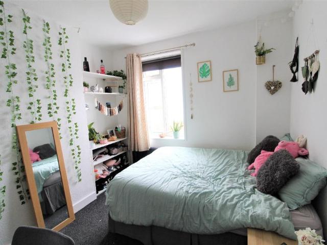 3 bedroom flat to rent