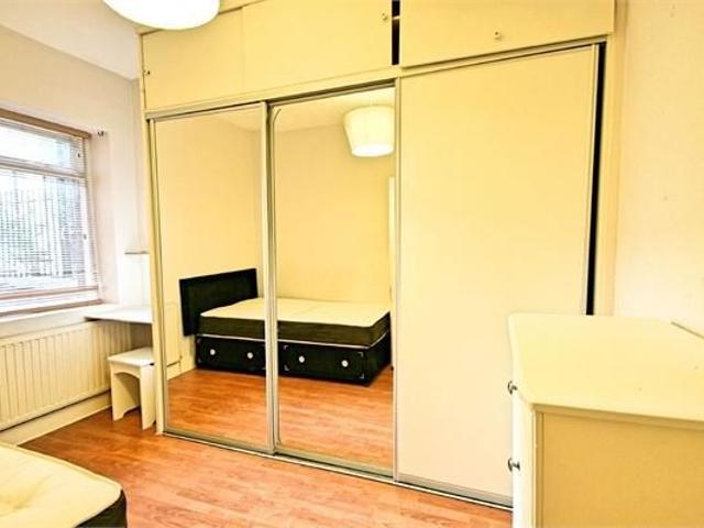 3 bedroom flat to rent