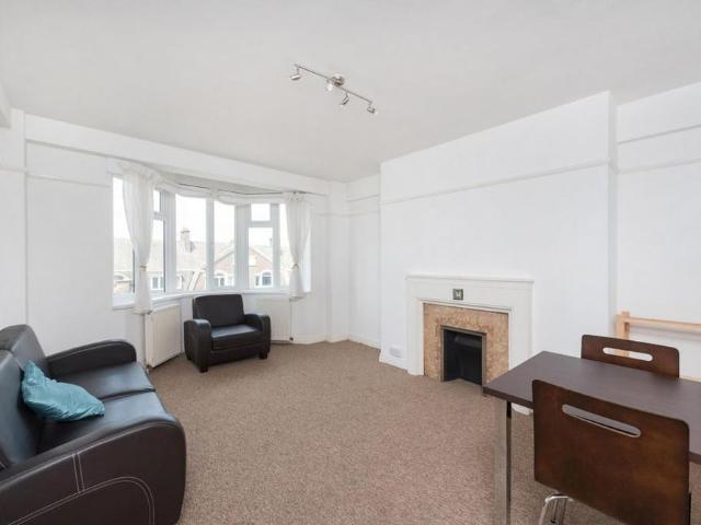3 bedroom flat to rent