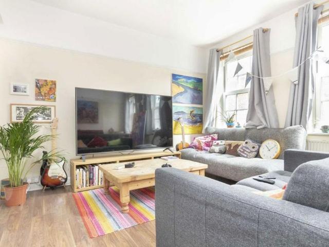 3 bedroom flat to rent