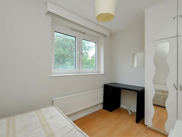 3 bedroom flat to rent