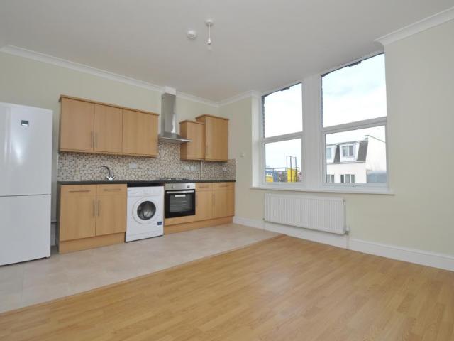 3 bedroom flat to rent