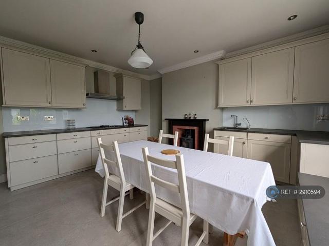 3 bedroom flat to rent