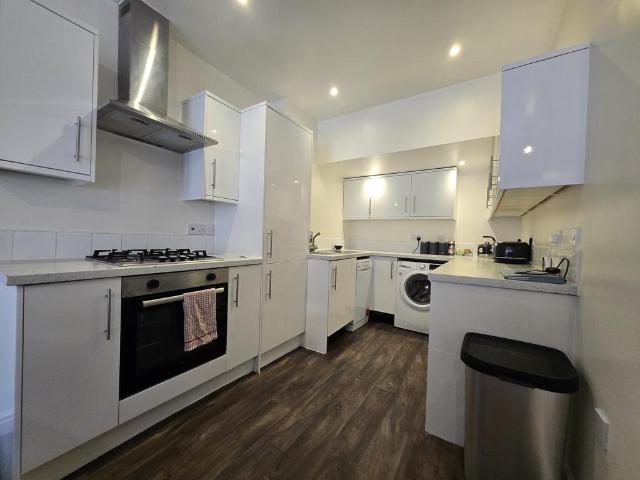 3 bedroom flat to rent