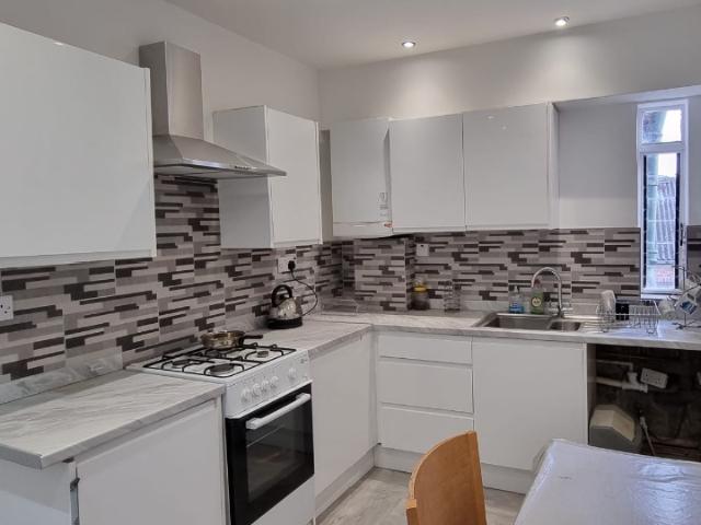3 bedroom flat to rent