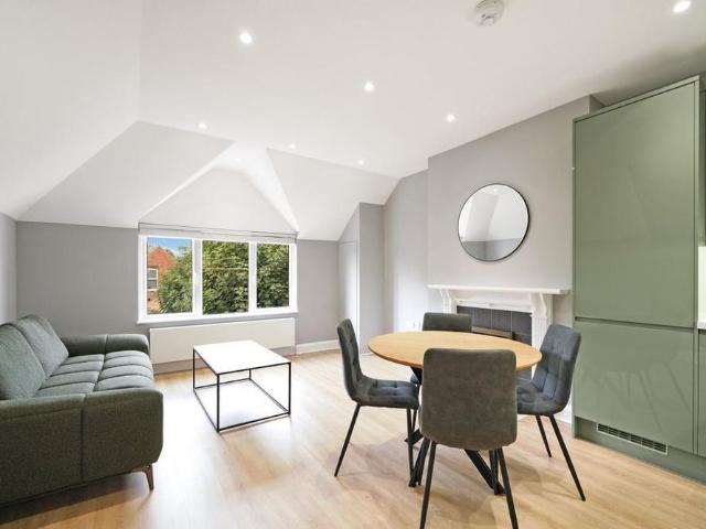 3 bedroom flat to rent