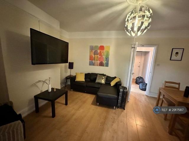 3 bedroom flat to rent