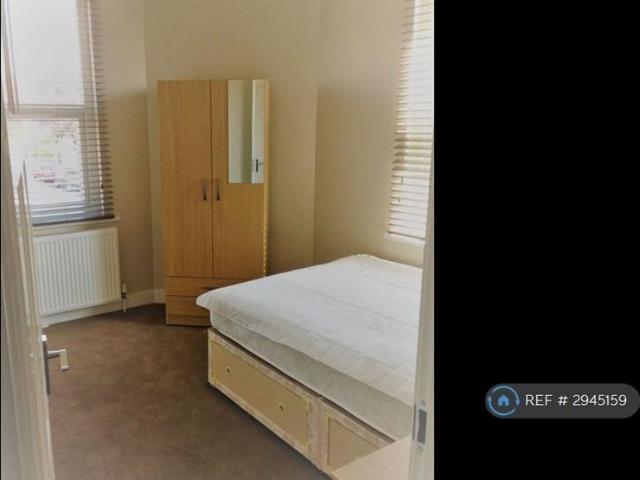 3 bedroom flat to rent