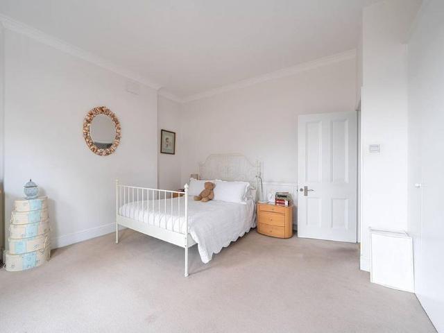 3 bedroom flat to rent