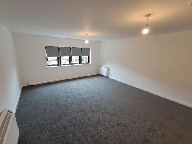 3 bedroom flat to rent