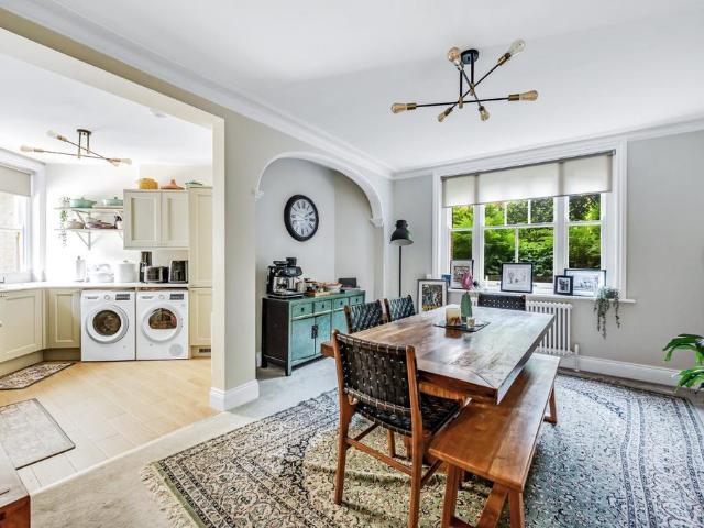 3 bedroom flat to rent