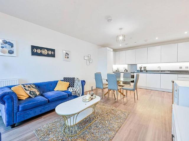 3 bedroom flat to rent
