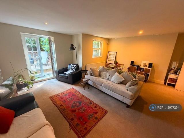 3 bedroom flat to rent