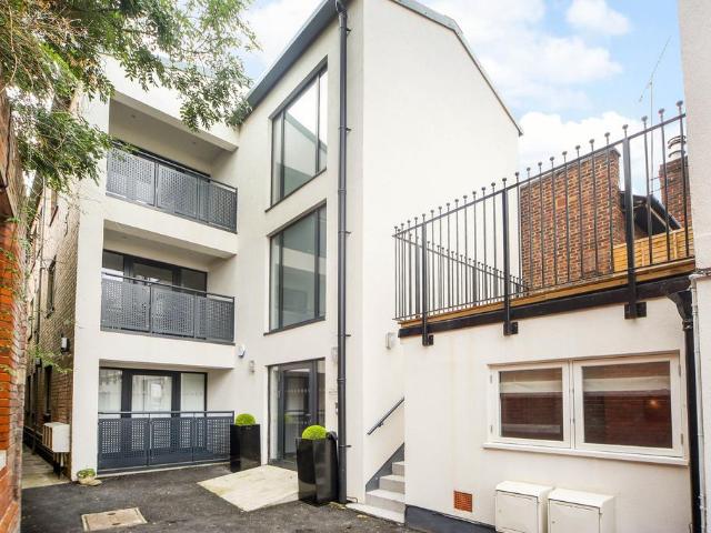 3 bedroom flat to rent