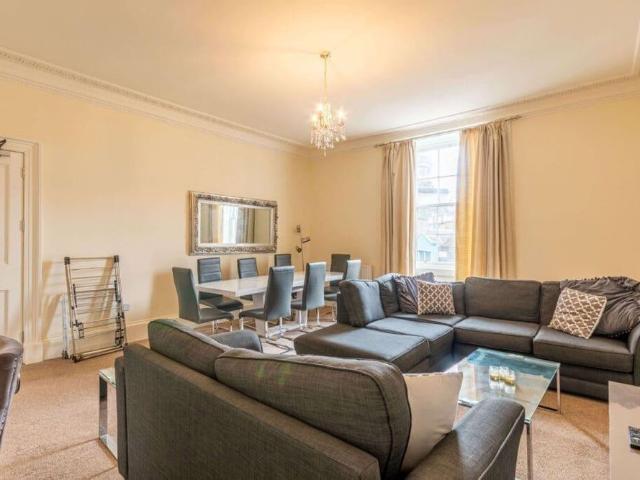3 bedroom flat to rent