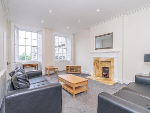 3 bedroom flat to rent