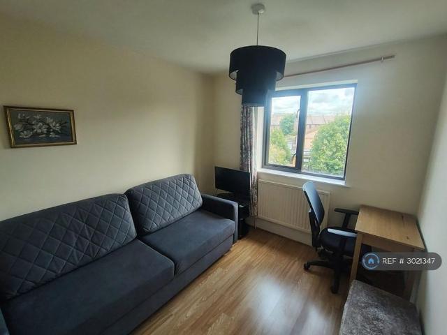 3 bedroom flat to rent